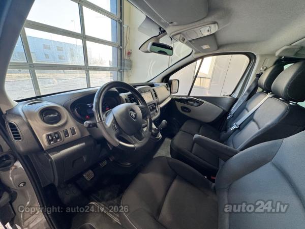 Grey Renault Trafic 2019 in Parnu, with an engine capacity of 1.60 L and mileage of 152 thousand km for 16900 €, photo 4 on AUTOMOTO.COM.LV