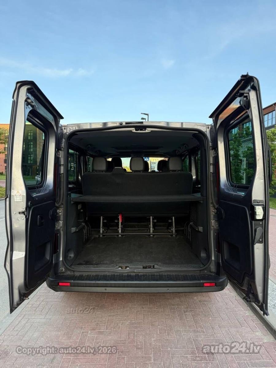 Grey Renault Trafic 2019 in Tallinn, with an engine capacity of 2.00 L and mileage of 203 thousand km for 16990 €, photo 15 on AUTOMOTO.COM.LV
