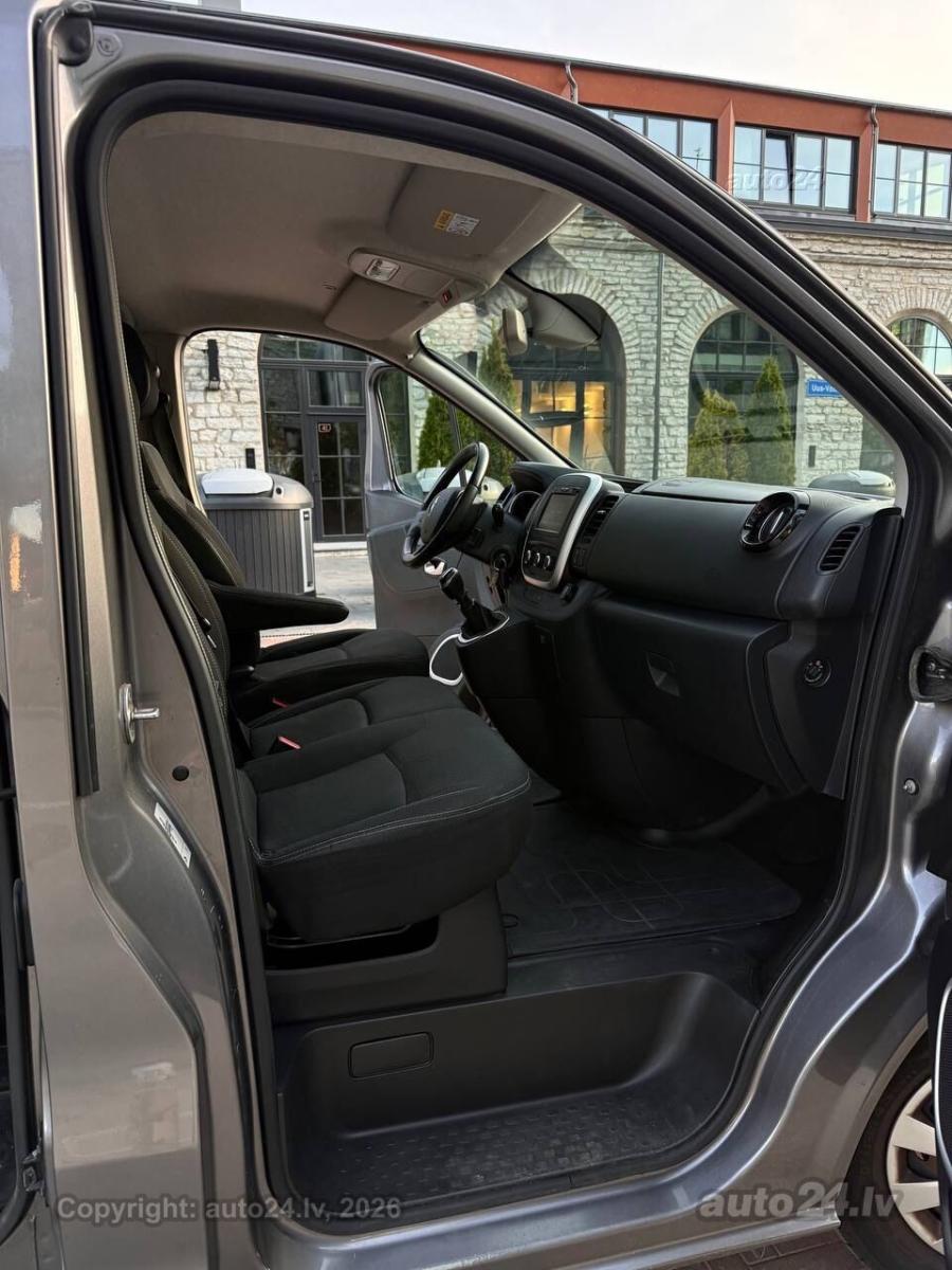 Grey Renault Trafic 2019 in Tallinn, with an engine capacity of 2.00 L and mileage of 203 thousand km for 16990 €, photo 19 on AUTOMOTO.COM.LV