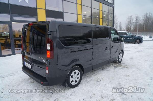 Pelēks Renault Trafic 2022 Tallina, ar dzinēja tilpumu 2.00 L un nobraukumu 37 tūkst. km par 28990 €, foto 2 vietnē AUTOMOTO.COM.LV