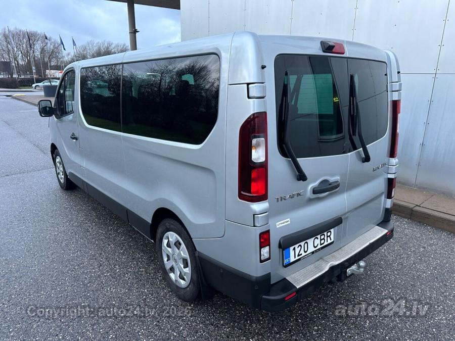 Grey Renault Trafic 2022 in Tallinn, with an engine capacity of 2.00 L and mileage of 284 thousand km for 23500 €, photo 4 on AUTOMOTO.COM.LV
