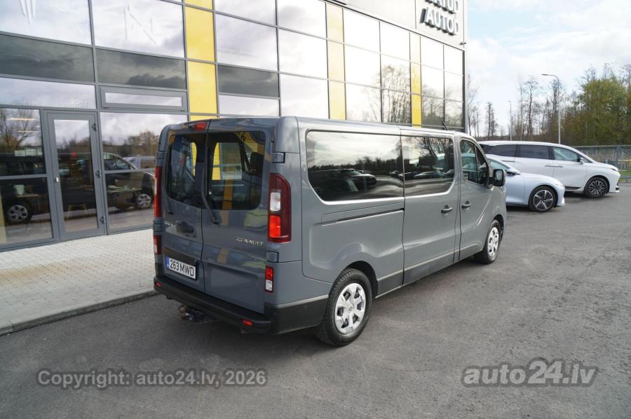 Grey Renault Trafic 2023 in Tallinn, with an engine capacity of 2.00 L and mileage of 119 thousand km for 26990 €, photo 3 on AUTOMOTO.COM.LV