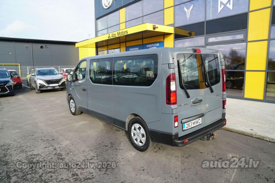 Grey Renault Trafic 2023 in Tallinn, with an engine capacity of 2.00 L and mileage of 119 thousand km for 26990 €, photo 5 on AUTOMOTO.COM.LV