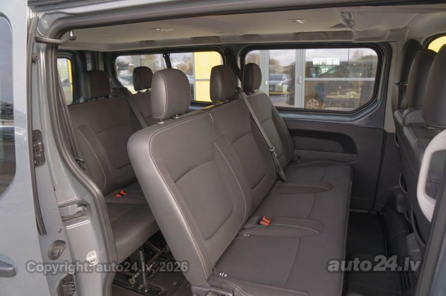 Grey Renault Trafic 2023 in Tallinn, with an engine capacity of 2.00 L and mileage of 119 thousand km for 26990 €, photo 12 on AUTOMOTO.COM.LV