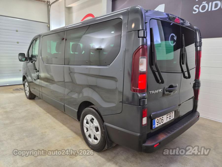 Grey Renault Trafic 2024 in Haapsalu, with an engine capacity of 2.00 L and mileage of 250 thousand km for 19999 €, photo 7 on AUTOMOTO.COM.LV