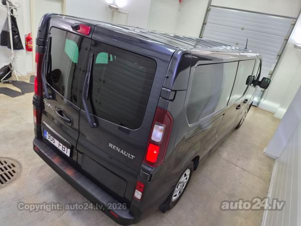 Grey Renault Trafic 2024 in Haapsalu, with an engine capacity of 2.00 L and mileage of 250 thousand km for 19999 €, photo 9 on AUTOMOTO.COM.LV
