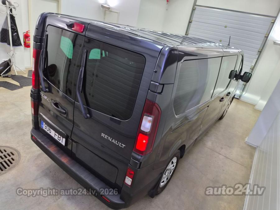 Grey Renault Trafic 2024 in Haapsalu, with an engine capacity of 2.00 L and mileage of 250 thousand km for 19999 €, photo 10 on AUTOMOTO.COM.LV