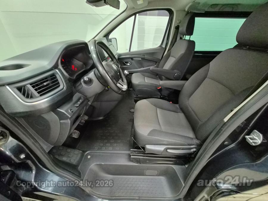 Grey Renault Trafic 2024 in Haapsalu, with an engine capacity of 2.00 L and mileage of 250 thousand km for 19999 €, photo 13 on AUTOMOTO.COM.LV