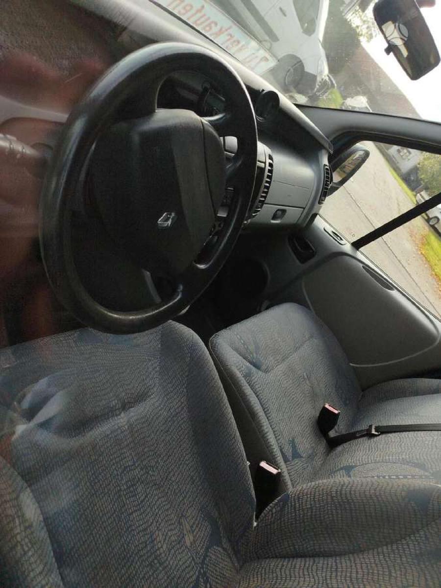 Renault Trafic 2005 in Utena, with an engine capacity of 1.87 L and mileage of 175 thousand km for 4950 €, photo 24 on AUTOMOTO.COM.LV