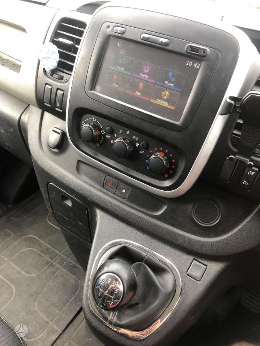 Renault Trafic 2017 in Kaunas, with an engine capacity of 1.60 L and mileage of 198 thousand km for 2999 €, photo 7 on AUTOMOTO.COM.LV