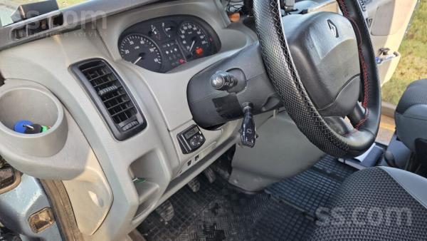Renault Trafic 2005 in Tukums, with an engine capacity of 2.50 L and mileage of 302 thousand km for 9500 €, photo 5 on AUTOMOTO.COM.LV