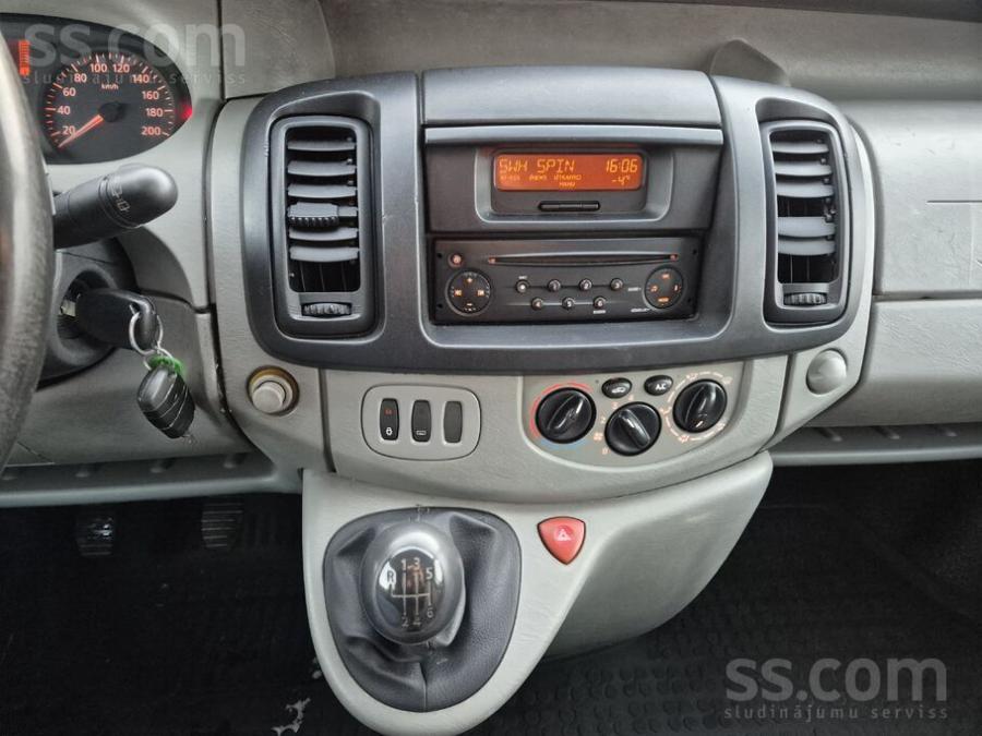 Renault Trafic 2006 Liepāja, ar dzinēja tilpumu 2.50 L un nobraukumu 279 tūkst. km par 5500 €, foto 11 vietnē AUTOMOTO.COM.LV