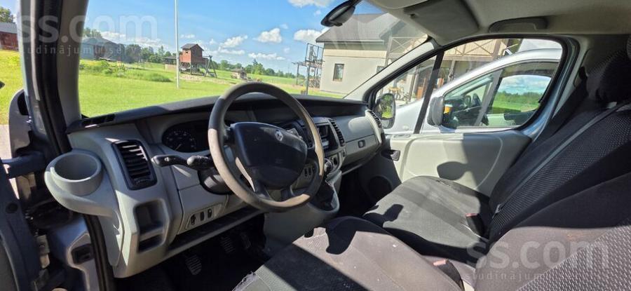 Renault Trafic 2007 in Valka, with an engine capacity of 2.50 L and mileage of 368 thousand km for 4200 €, photo 8 on AUTOMOTO.COM.LV