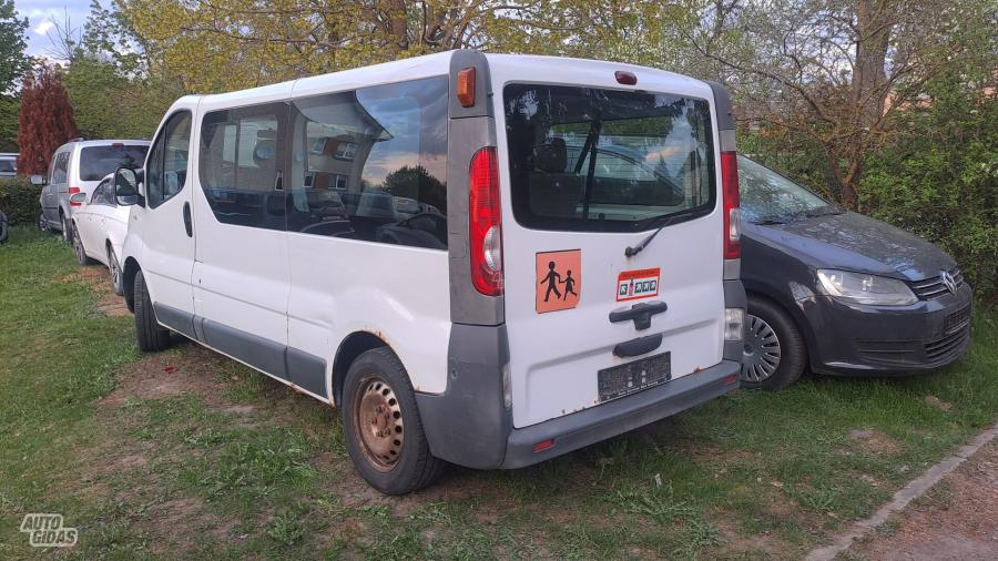 Renault Trafic 2008 in Vilnius, with an engine capacity of 2.00 L and mileage of 305 thousand km for 4250 €, photo 5 on AUTOMOTO.COM.LV