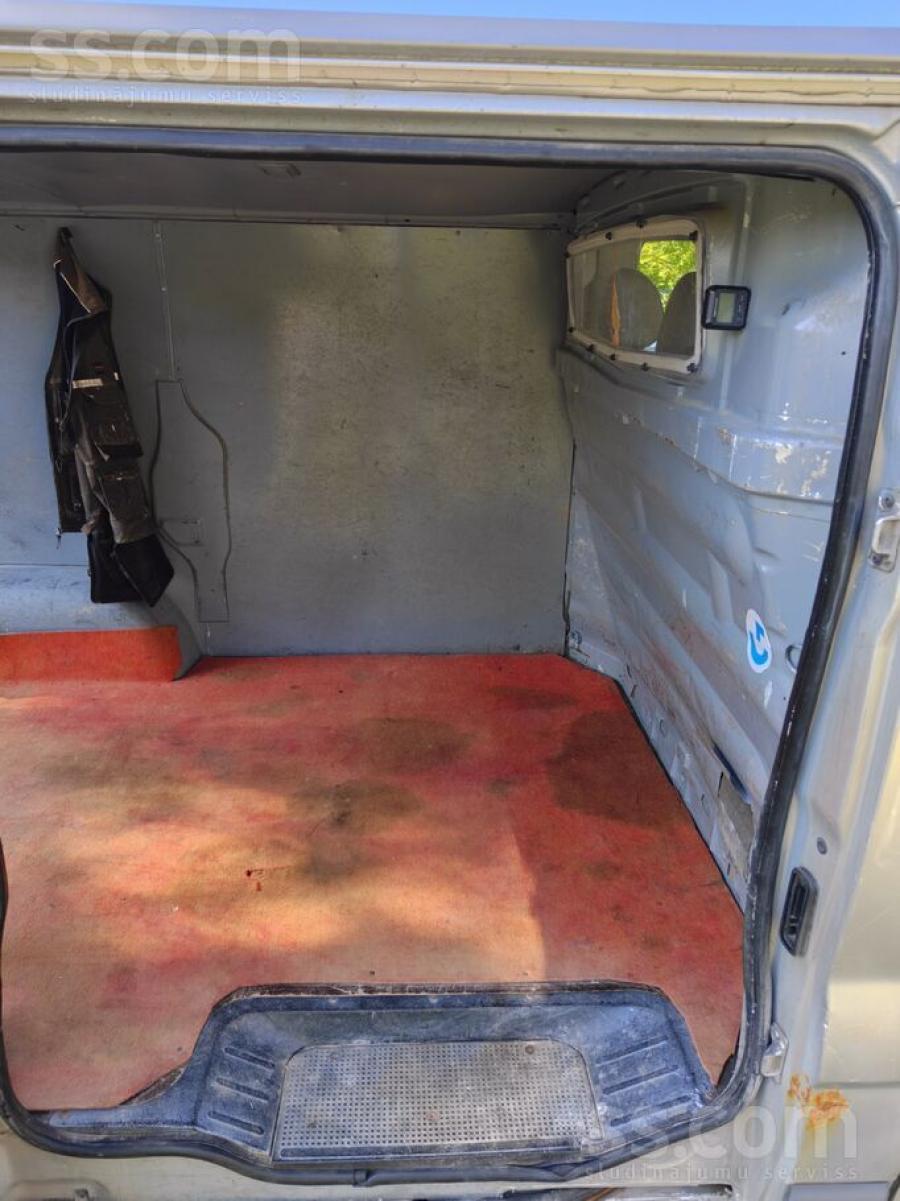 Renault Trafic 2008 Madona, ar dzinēja tilpumu 2.00 L un nobraukumu 358 tūkst. km par 4000 €, foto 12 vietnē AUTOMOTO.COM.LV