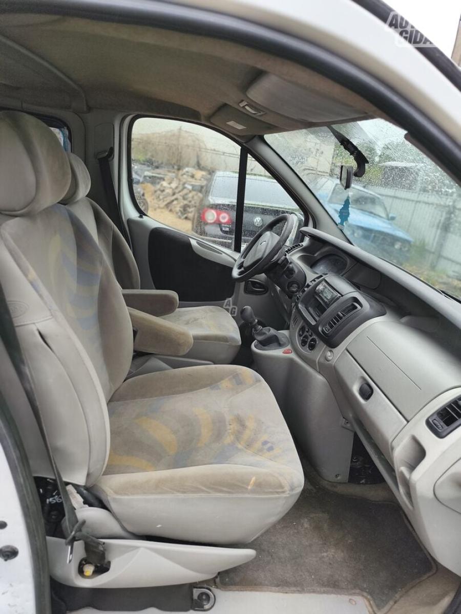 Renault Trafic 2005 in Radviliskis, with an engine capacity of 2.50 L and mileage of 360 thousand km for 2850 €, photo 9 on AUTOMOTO.COM.LV