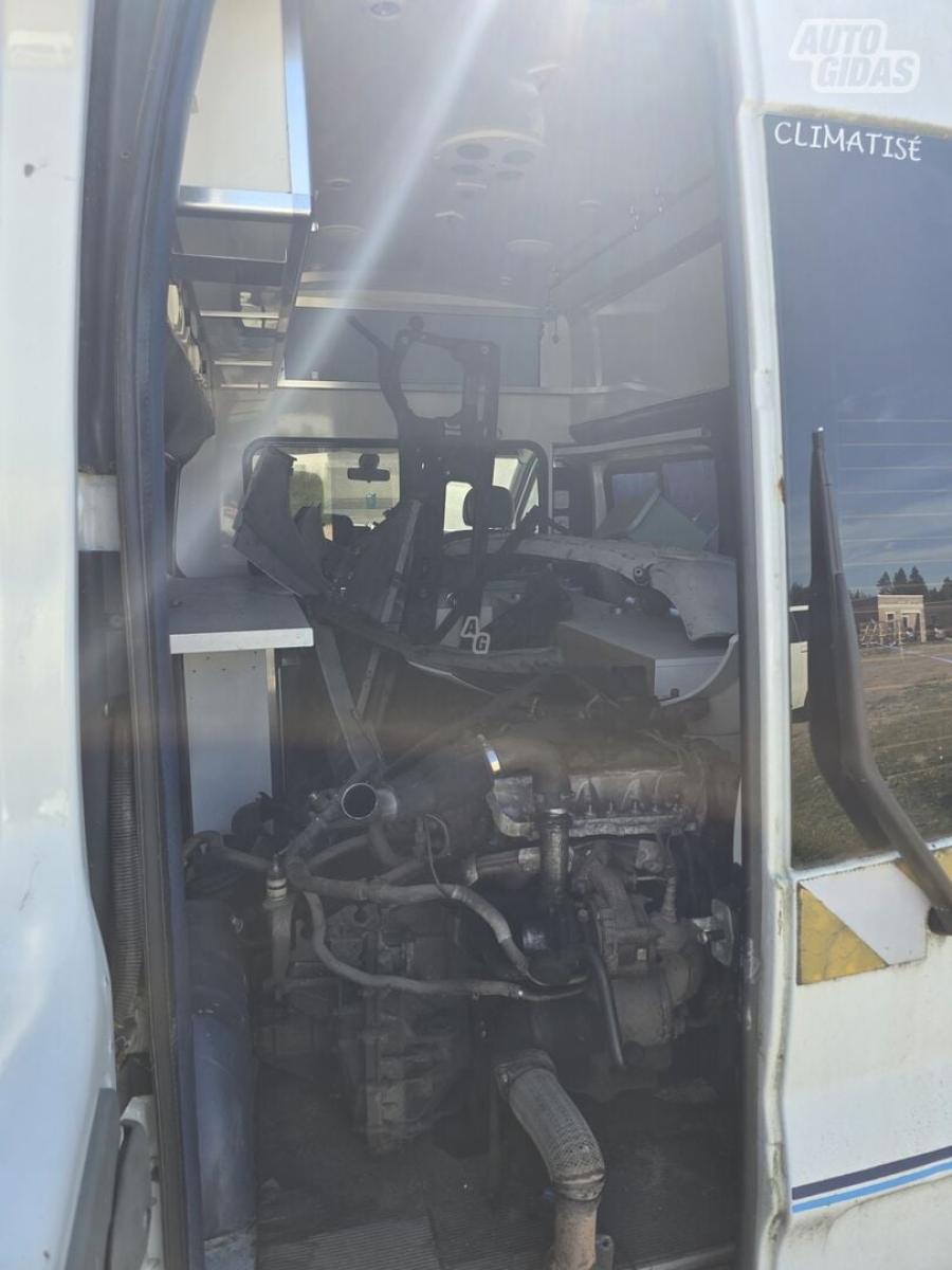 Renault Trafic 2007 in Jonava, with an engine capacity of 2.50 L and mileage of 300 thousand km for 800 €, photo 8 on AUTOMOTO.COM.LV