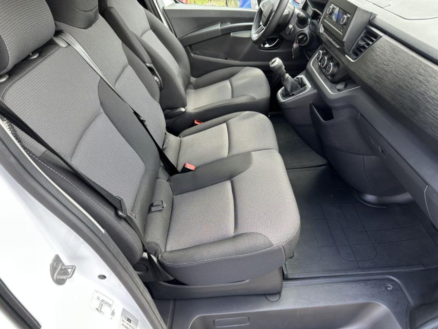 Renault Trafic 2025 in Vilnius, with an engine capacity of 2.00 L and mileage of 15 thousand km for 33500 €, photo 5 on AUTOMOTO.COM.LV
