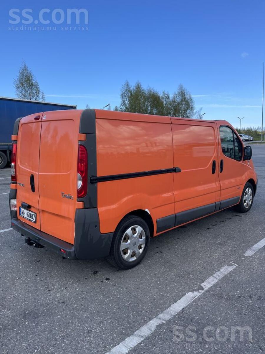 Orange Renault Trafic 2014 in Riga, with an engine capacity of 2.00 L and mileage of 186 thousand km for 4200 €, photo 4 on AUTOMOTO.COM.LV