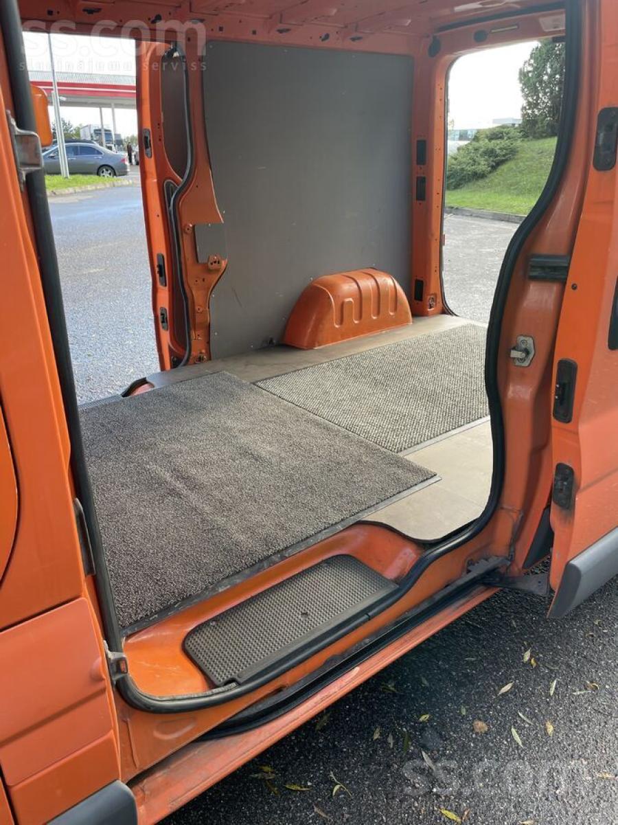 Orange Renault Trafic 2014 in Riga, with an engine capacity of 2.00 L and mileage of 186 thousand km for 4200 €, photo 9 on AUTOMOTO.COM.LV