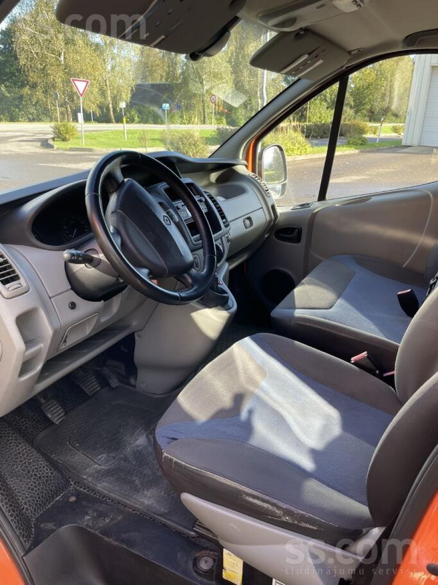 Orange Renault Trafic 2014 in Riga, with an engine capacity of 2.00 L and mileage of 186 thousand km for 4200 €, photo 13 on AUTOMOTO.COM.LV