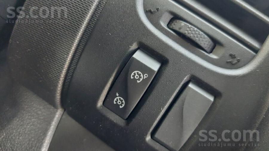 Orange Renault Trafic 2019 in Riga, with an engine capacity of 2.00 L and mileage of 296 thousand km for 15950 €, photo 24 on AUTOMOTO.COM.LV