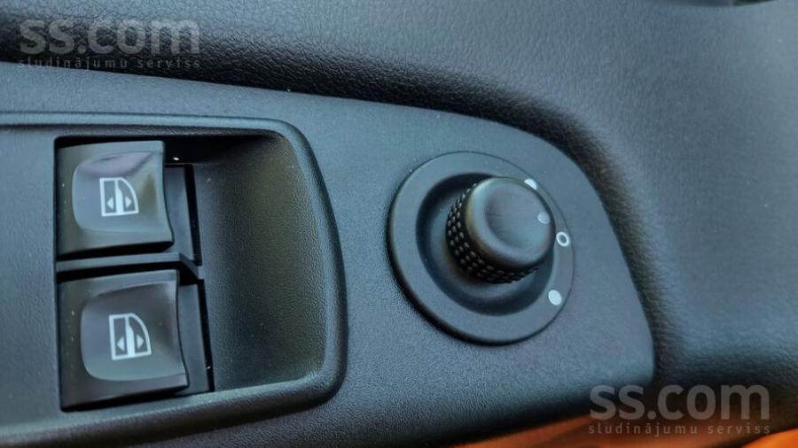 Orange Renault Trafic 2019 in Riga, with an engine capacity of 2.00 L and mileage of 296 thousand km for 15950 €, photo 33 on AUTOMOTO.COM.LV