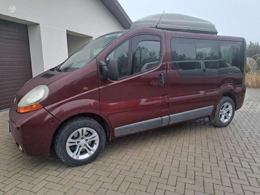 Red Renault Trafic 2004 in Panevezys, with an engine capacity of 1.90 L and mileage of 300 thousand km for 5300 €, photo 1 on AUTOMOTO.COM.LV