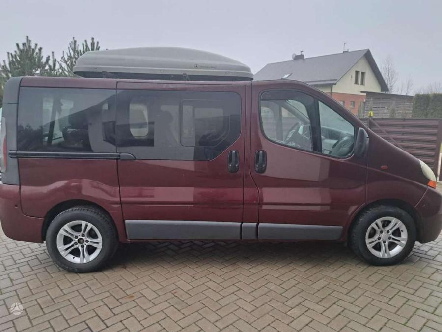 Red Renault Trafic 2004 in Panevezys, with an engine capacity of 1.90 L and mileage of 300 thousand km for 5300 €, photo 3 on AUTOMOTO.COM.LV
