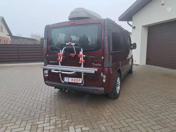 Sarkans Renault Trafic 2004 Panevēža, ar dzinēja tilpumu 1.90 L un nobraukumu 300 tūkst. km par 5300 €, foto 5 vietnē AUTOMOTO.COM.LV