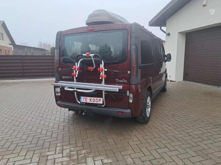 Red Renault Trafic 2004 in Panevezys, with an engine capacity of 1.90 L and mileage of 300 thousand km for 5300 €, photo 5 on AUTOMOTO.COM.LV