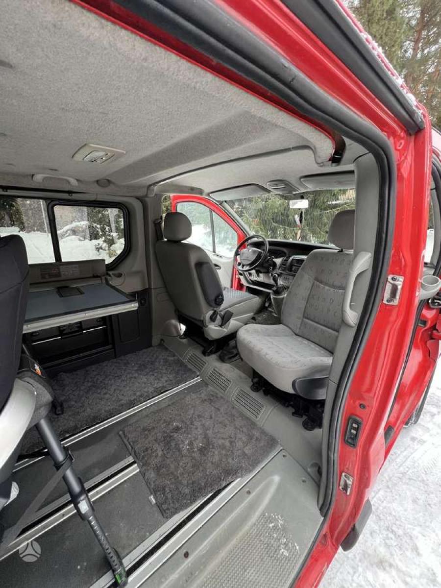 Sarkans Renault Trafic 2006 Viļņa, ar dzinēja tilpumu 2.46 L un nobraukumu 239 tūkst. km par 7200 €, foto 1 vietnē AUTOMOTO.COM.LV