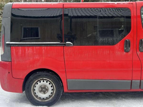 Red Renault Trafic 2006 in Vilnius, with an engine capacity of 2.46 L and mileage of 239 thousand km for 7200 €, photo 11 on AUTOMOTO.COM.LV