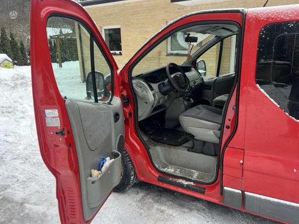 Red Renault Trafic 2006 in Vilnius, with an engine capacity of 2.46 L and mileage of 239 thousand km for 7200 €, photo 14 on AUTOMOTO.COM.LV