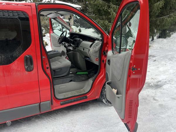 Red Renault Trafic 2006 in Vilnius, with an engine capacity of 2.46 L and mileage of 239 thousand km for 7200 €, photo 16 on AUTOMOTO.COM.LV