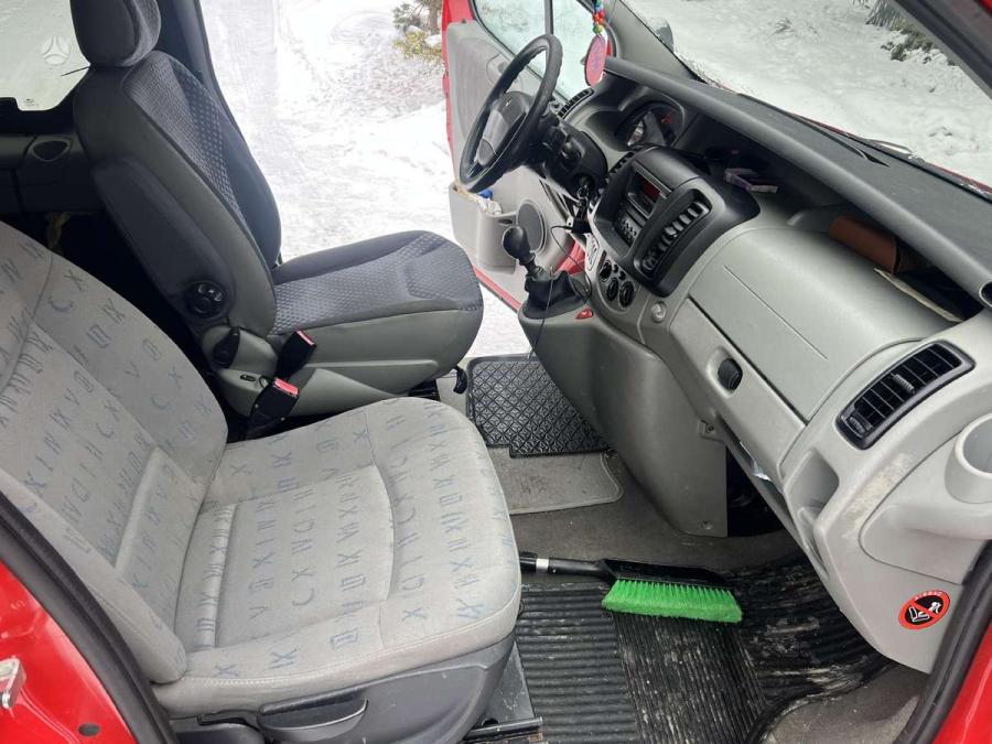 Sarkans Renault Trafic 2006 Viļņa, ar dzinēja tilpumu 2.46 L un nobraukumu 239 tūkst. km par 7200 €, foto 17 vietnē AUTOMOTO.COM.LV