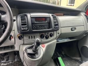 Sarkans Renault Trafic 2006 Viļņa, ar dzinēja tilpumu 2.46 L un nobraukumu 239 tūkst. km par 7200 €, foto 18 vietnē AUTOMOTO.COM.LV