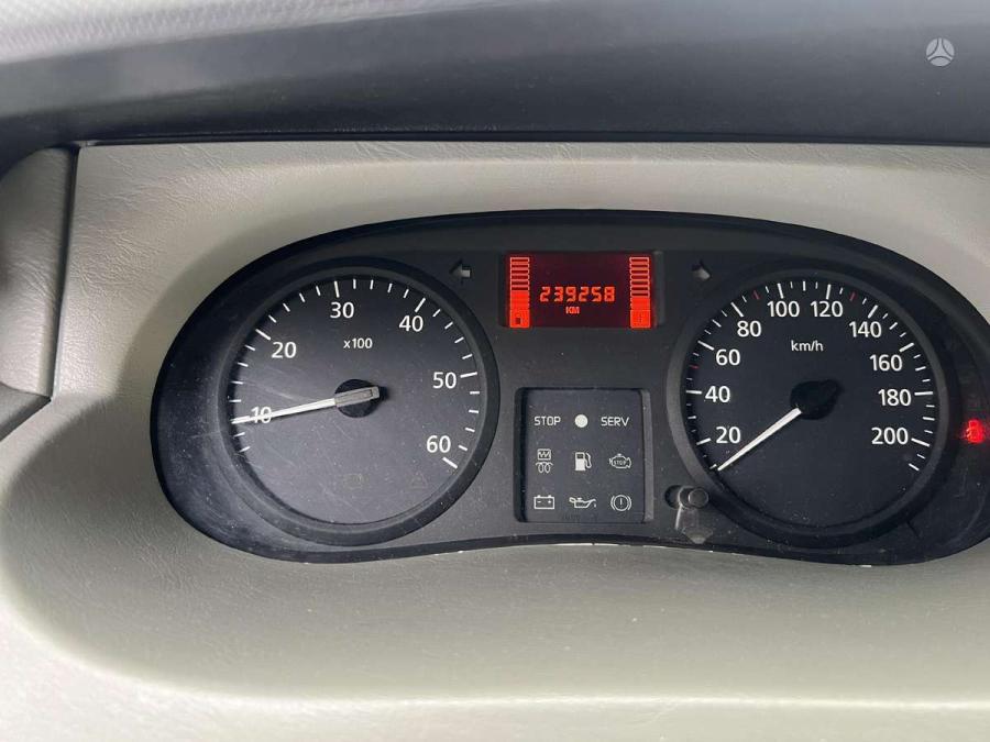 Sarkans Renault Trafic 2006 Viļņa, ar dzinēja tilpumu 2.46 L un nobraukumu 239 tūkst. km par 7200 €, foto 19 vietnē AUTOMOTO.COM.LV