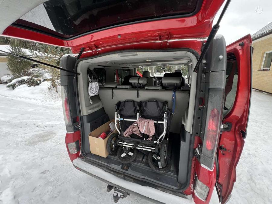 Sarkans Renault Trafic 2006 Viļņa, ar dzinēja tilpumu 2.46 L un nobraukumu 239 tūkst. km par 7200 €, foto 23 vietnē AUTOMOTO.COM.LV