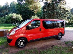 Red Renault Trafic 2007 in Siauliai, with an engine capacity of 2.00 L and mileage of 410 thousand km for 3999 €, photo 4 on AUTOMOTO.COM.LV