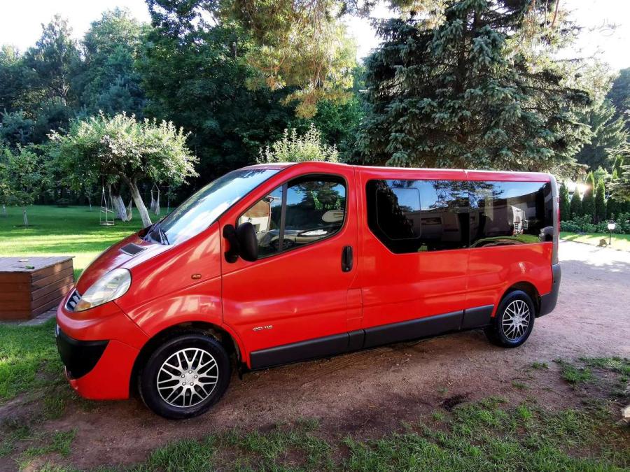 Red Renault Trafic 2007 in Siauliai, with an engine capacity of 2.00 L and mileage of 410 thousand km for 3999 €, photo 4 on AUTOMOTO.COM.LV
