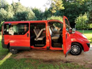 Red Renault Trafic 2007 in Siauliai, with an engine capacity of 2.00 L and mileage of 410 thousand km for 3999 €, photo 5 on AUTOMOTO.COM.LV