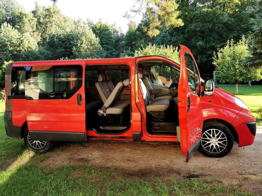 Red Renault Trafic 2007 in Siauliai, with an engine capacity of 2.00 L and mileage of 410 thousand km for 3999 €, photo 5 on AUTOMOTO.COM.LV