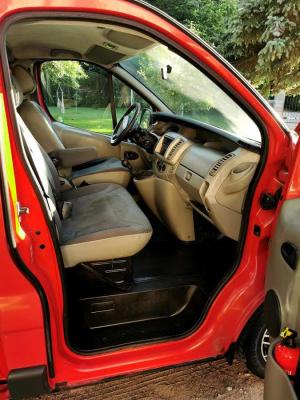 Red Renault Trafic 2007 in Siauliai, with an engine capacity of 2.00 L and mileage of 410 thousand km for 3999 €, photo 8 on AUTOMOTO.COM.LV