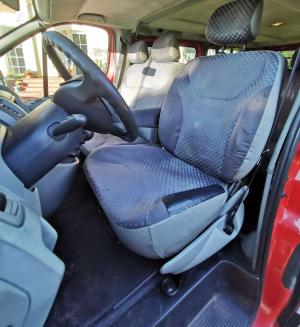 Red Renault Trafic 2007 in Siauliai, with an engine capacity of 2.00 L and mileage of 410 thousand km for 3999 €, photo 9 on AUTOMOTO.COM.LV