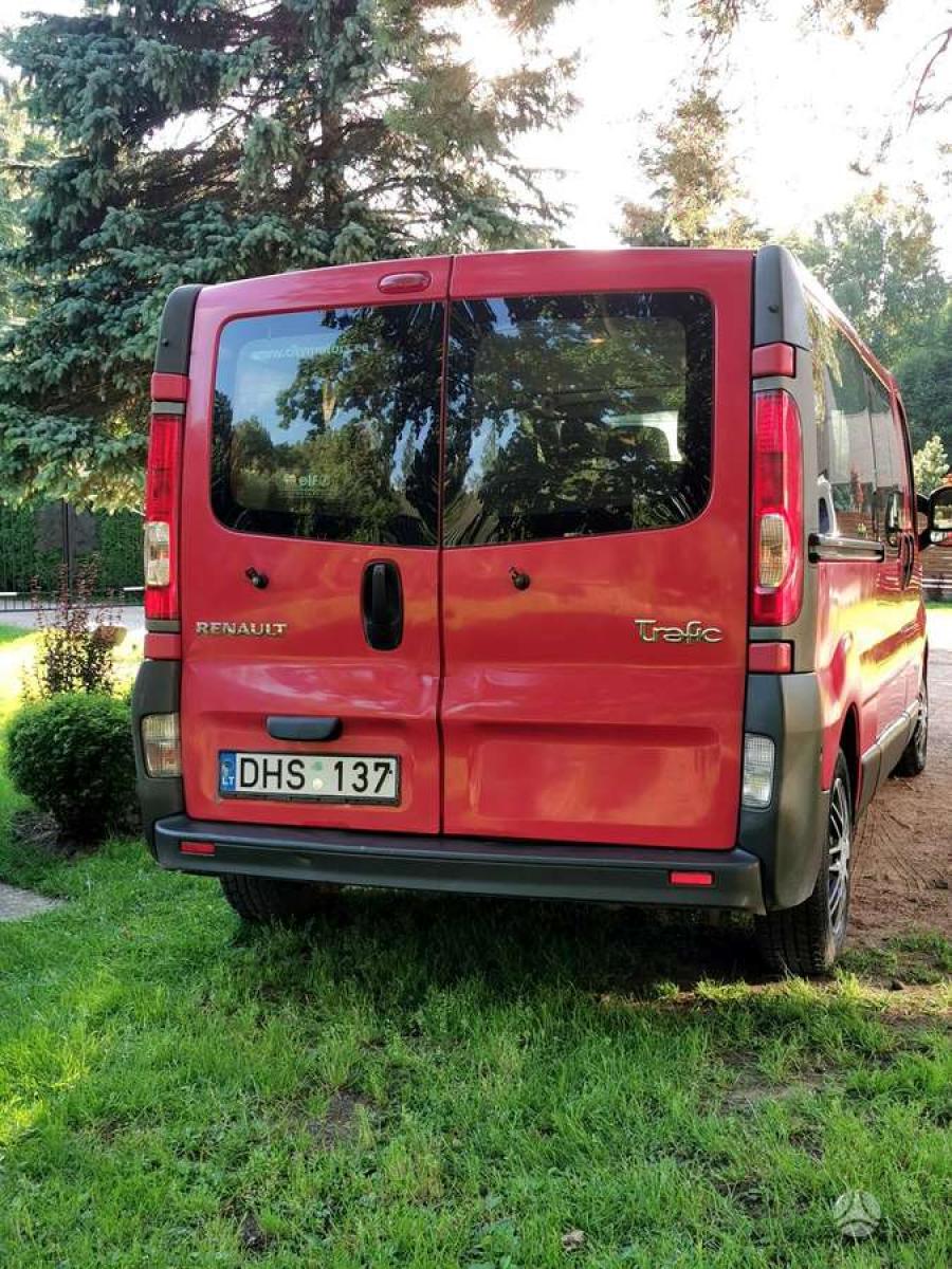 Red Renault Trafic 2007 in Siauliai, with an engine capacity of 2.00 L and mileage of 410 thousand km for 3999 €, photo 10 on AUTOMOTO.COM.LV