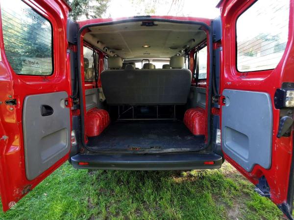 Red Renault Trafic 2007 in Siauliai, with an engine capacity of 2.00 L and mileage of 410 thousand km for 3999 €, photo 10 on AUTOMOTO.COM.LV