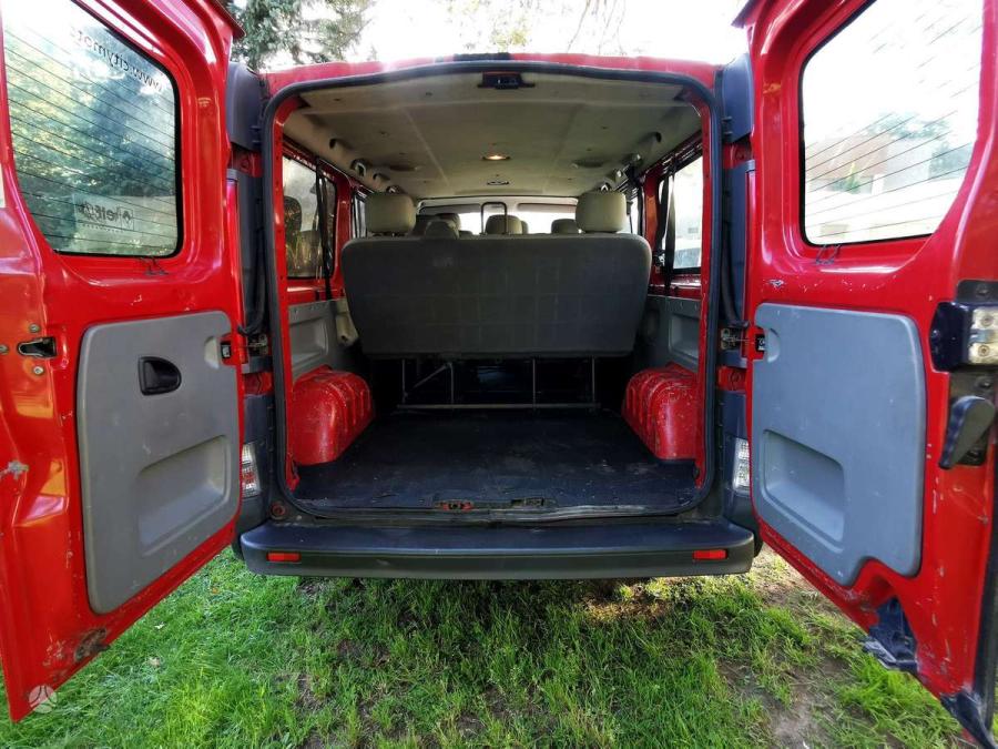Red Renault Trafic 2007 in Siauliai, with an engine capacity of 2.00 L and mileage of 410 thousand km for 3999 €, photo 11 on AUTOMOTO.COM.LV