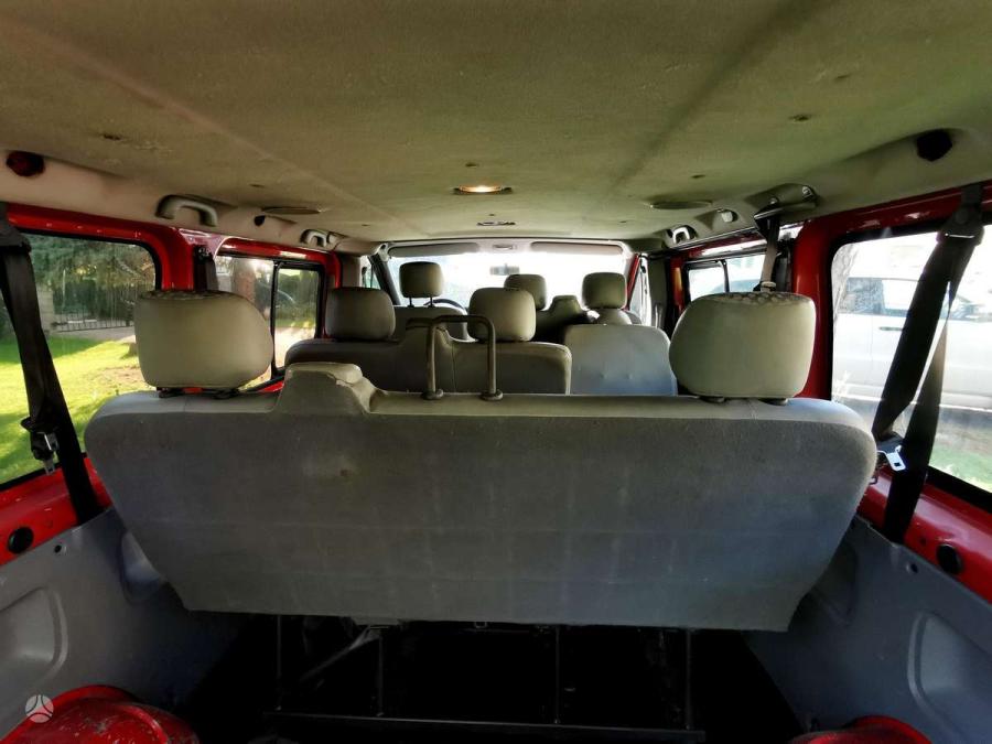 Red Renault Trafic 2007 in Siauliai, with an engine capacity of 2.00 L and mileage of 410 thousand km for 3999 €, photo 13 on AUTOMOTO.COM.LV