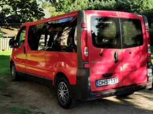 Red Renault Trafic 2007 in Siauliai, with an engine capacity of 2.00 L and mileage of 410 thousand km for 3999 €, photo 18 on AUTOMOTO.COM.LV